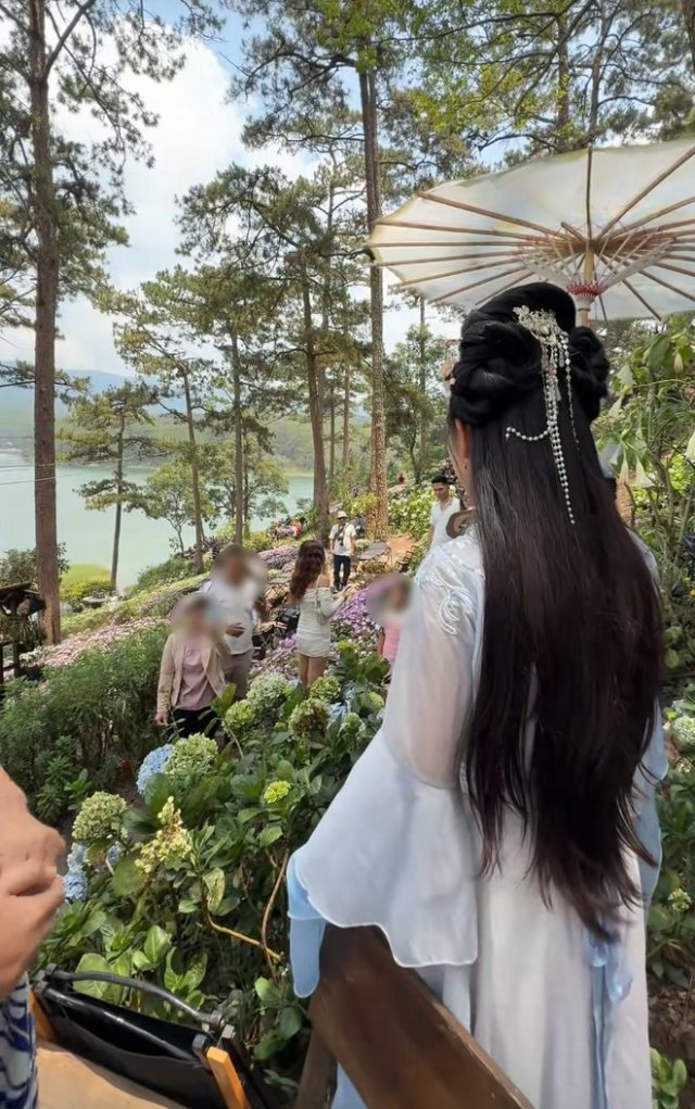 Cô Long Happy Hill: Từ chủ quán cà phê đến hiện tượng mạng xã hội như ...