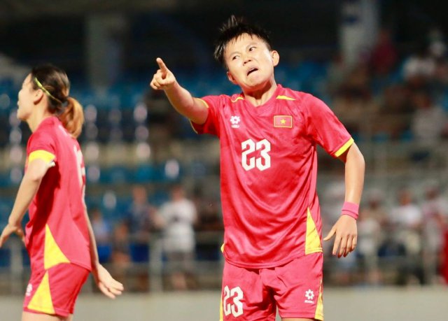 HLV Mai Đức Chung đánh giá thế nào về quyết định của trọng tài? | AI ...