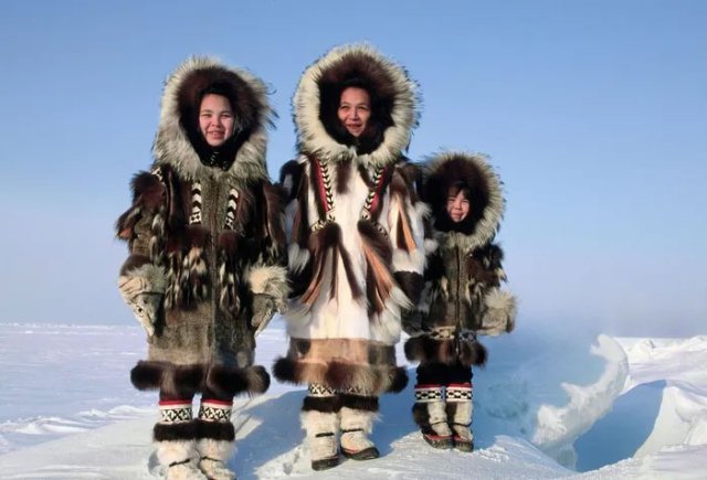 Tộc người Eskimo sống ở Greenlan có cùng chung sắc tộc với người Eskimo ...